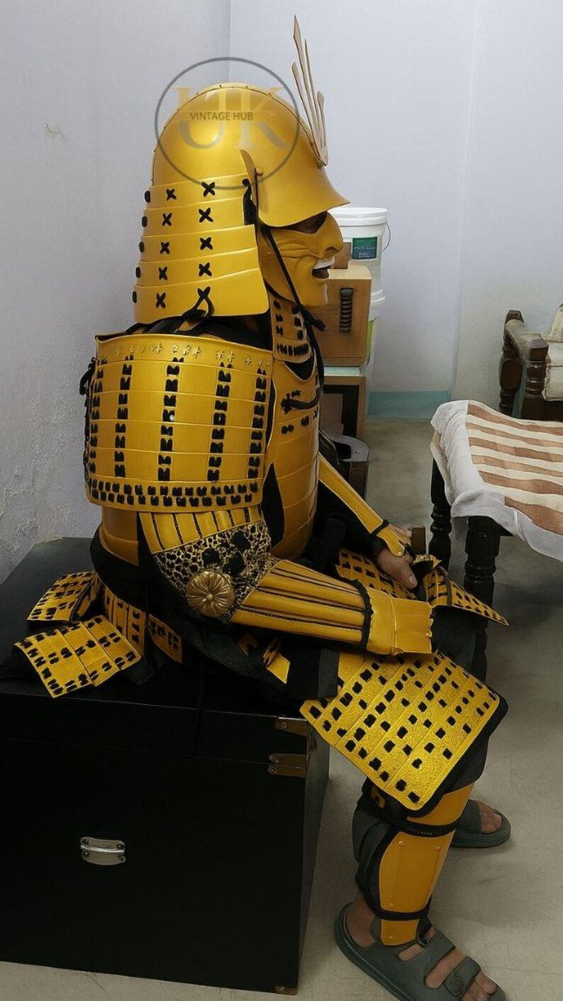 Wearable Sengoku Samurai Armor: Functional Iron & Silk Rüstung - Golden ...