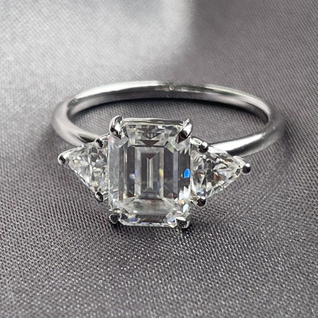 Art Deco Emerald Moissanite Engagement Ring: Trapezoid Diamond Accents ...