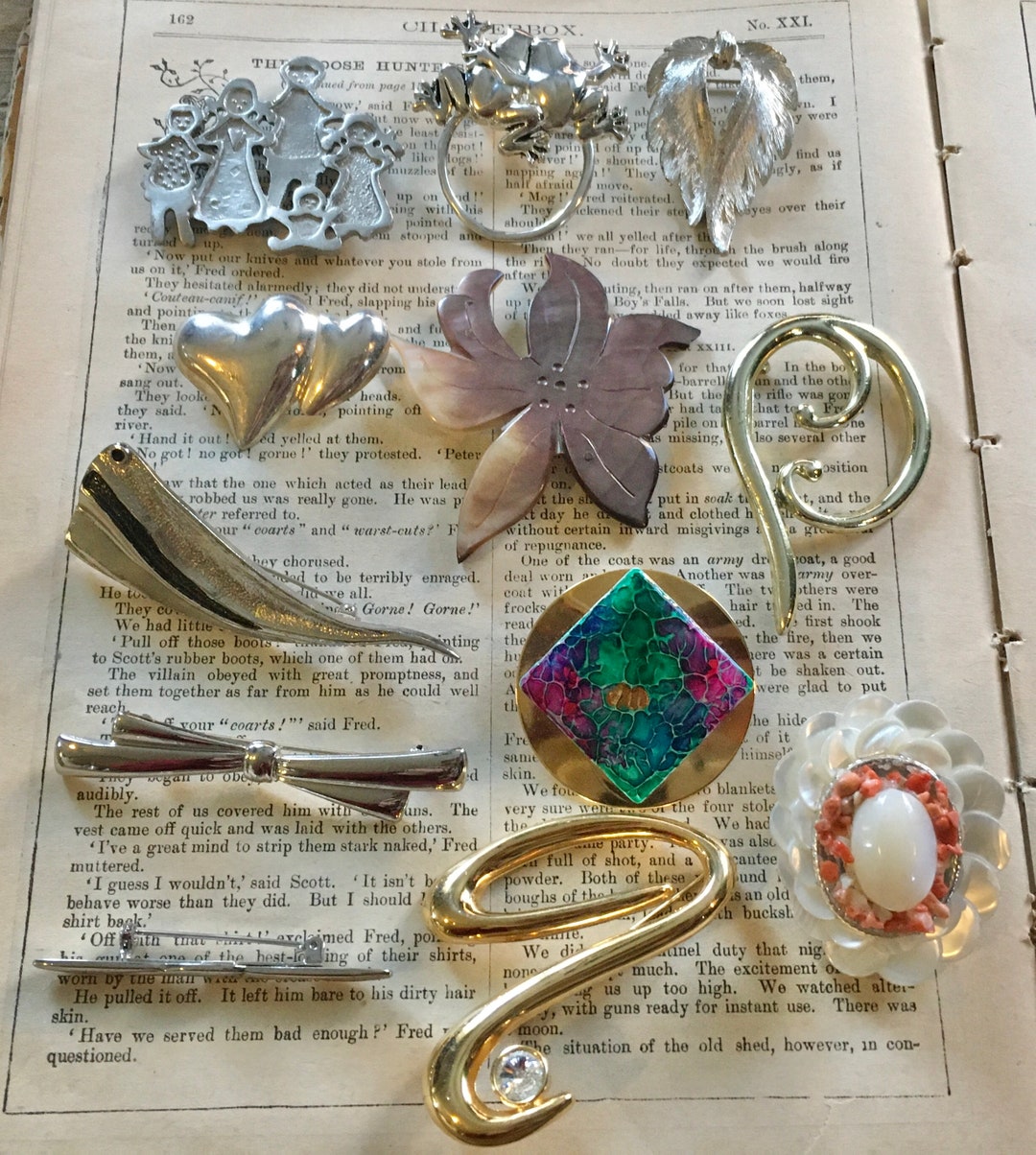 Junk Brooch Pin Lot Vintage Craft Pins Frogs Hearts Abstract Squiggles ...