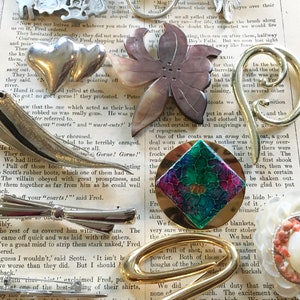 Junk Brooch Pin Lot Vintage Craft Pins Frogs Hearts Abstract | Etsy