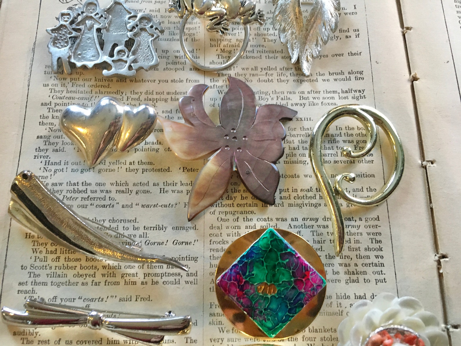 Junk Brooch Pin Lot Vintage Craft Pins Frogs Hearts Abstract | Etsy