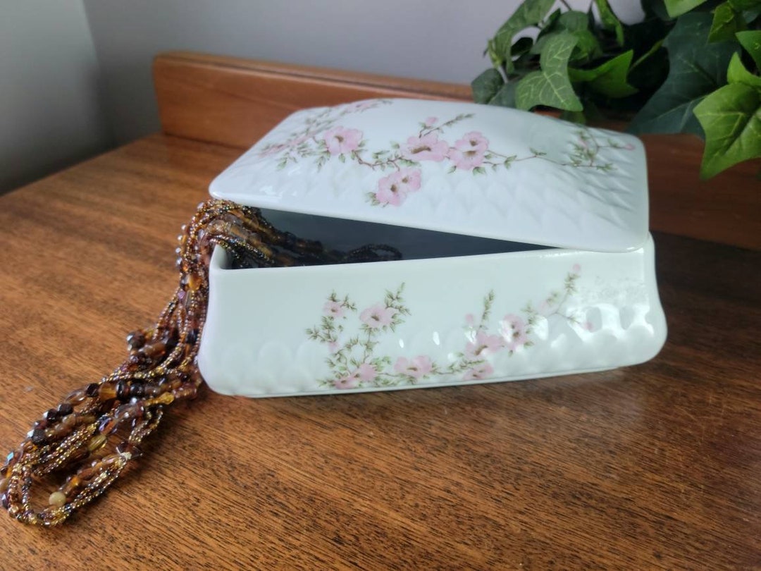 Vintage Porcelain Limoges Box. Rare French Pink Wild Rose Powder ...