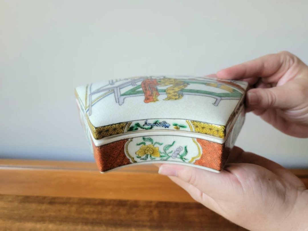 Vintage Porcelain Japanese Trinket Box Asian Oriental Curved Hand ...