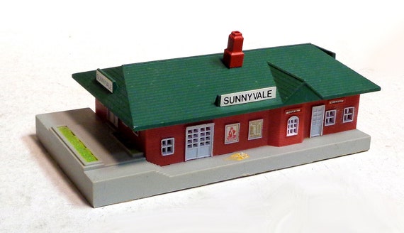 Pola N Scale Passenger Station Building Kit 300, 47% OFF