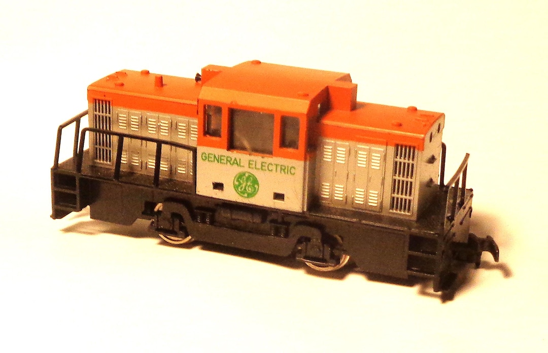 HO Ahm-center Cab Diesel Yard Locomotive Engine-"general Electric ...