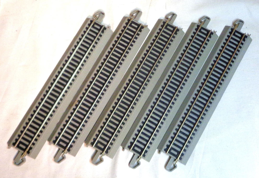 HO Scale Bachmann E-Z Track System - FIVE GRAY Sections of 9 Inch ...
