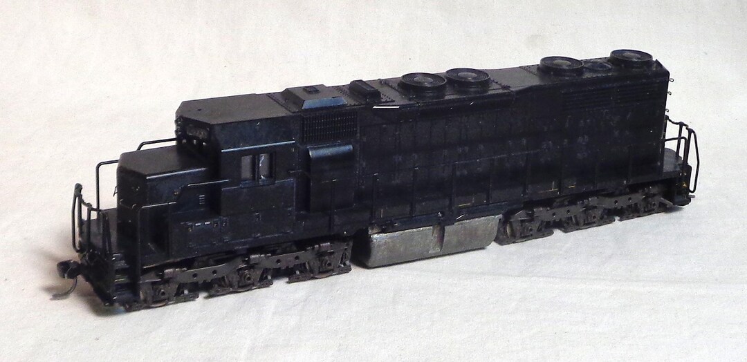 HO Atlas SD-35 Diesel Powered Engine - UNDECORATED - Runs Very Well - Kadee Couplers - Pre-owned ...