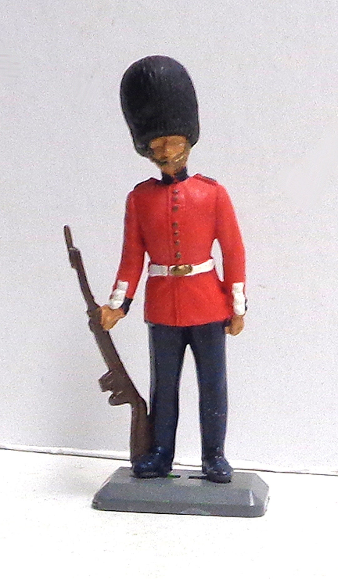 1/32 Scale Royal Guard in "standing to Attention" Position Plastic Toy ...