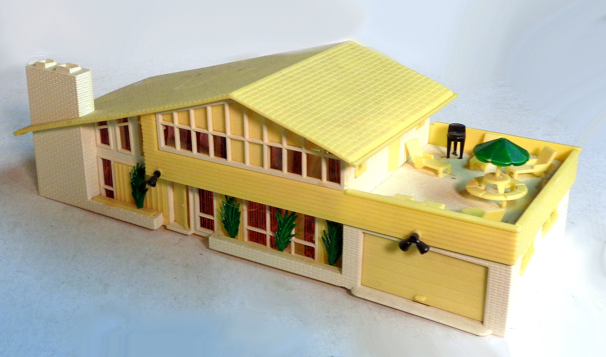 HO Scale Trains Built up Building Contemporary House With Many Details ...