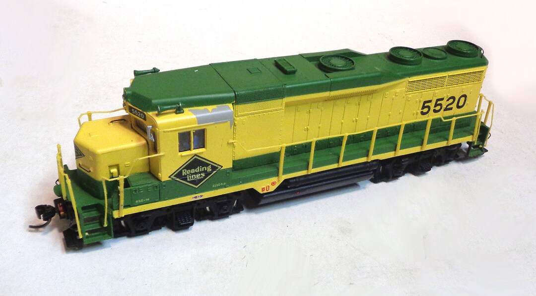 HO Scale Bachmann SPECTRUM GP-30 Powered Diesel Locomotive - "reading ...