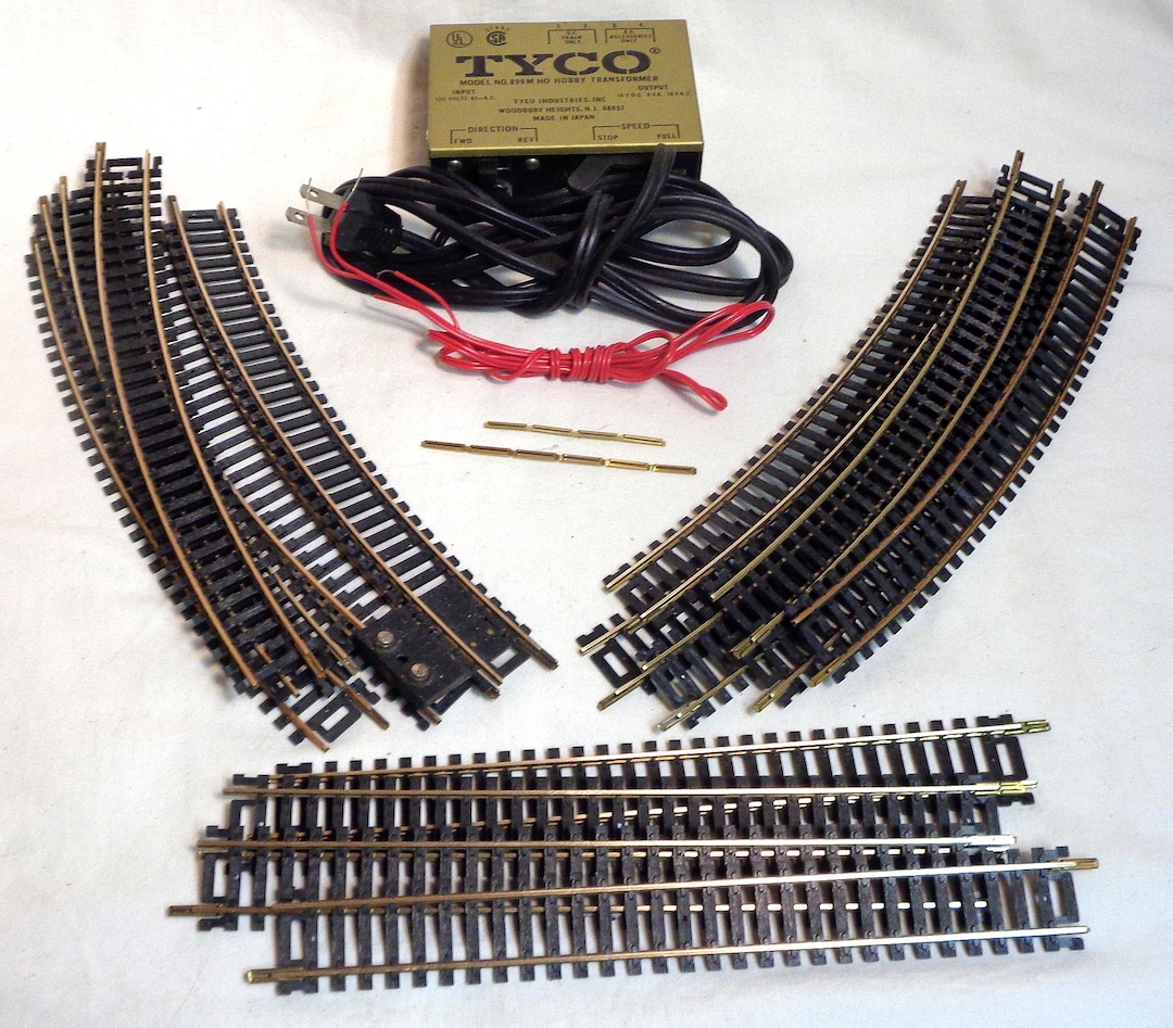 HO Scale Complete Oval Track Layout Including All Track and Accessories ...