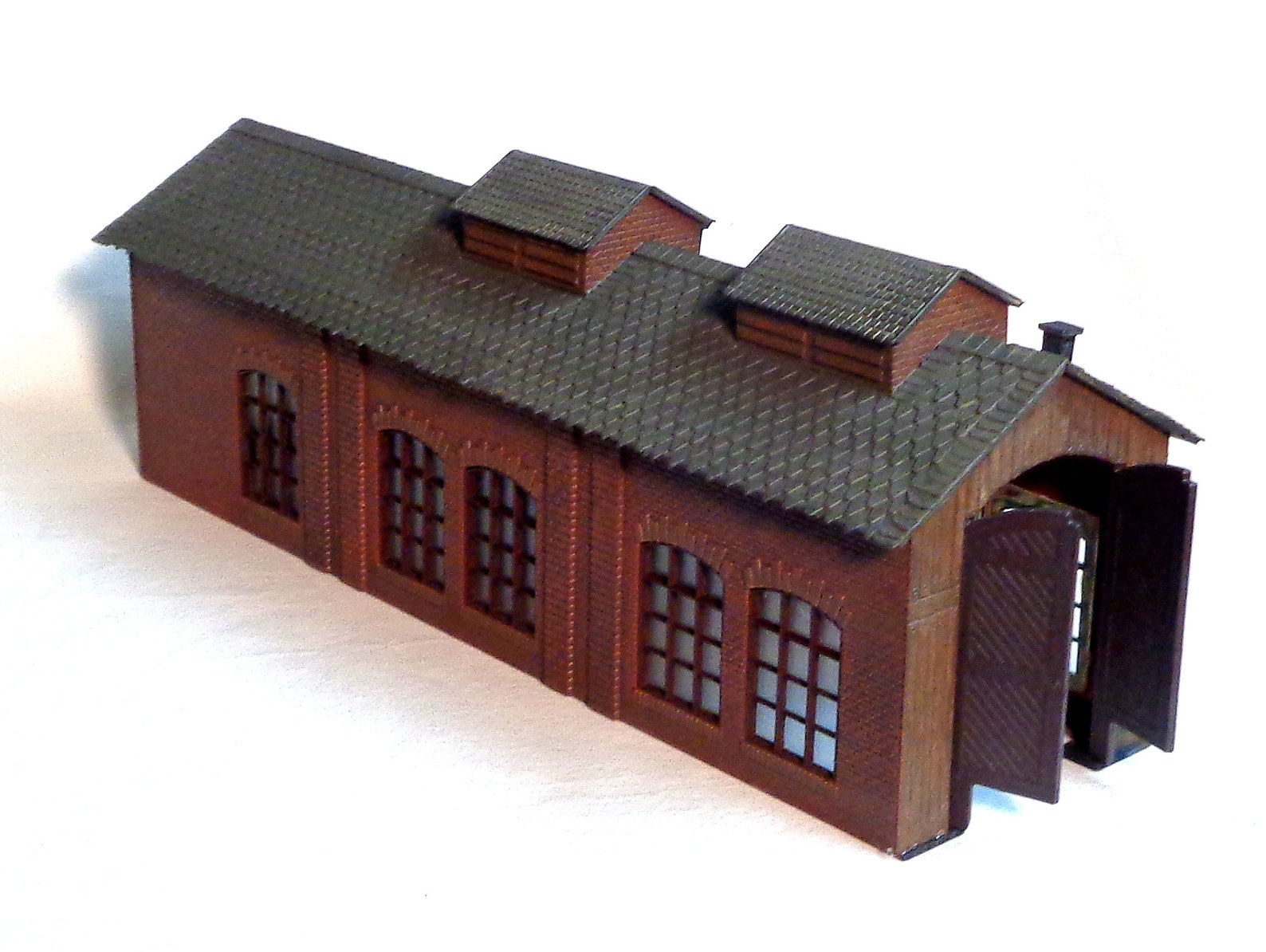 HO Scale Pre-owned Built up KIT for Train Layouts single Stall Engine ...