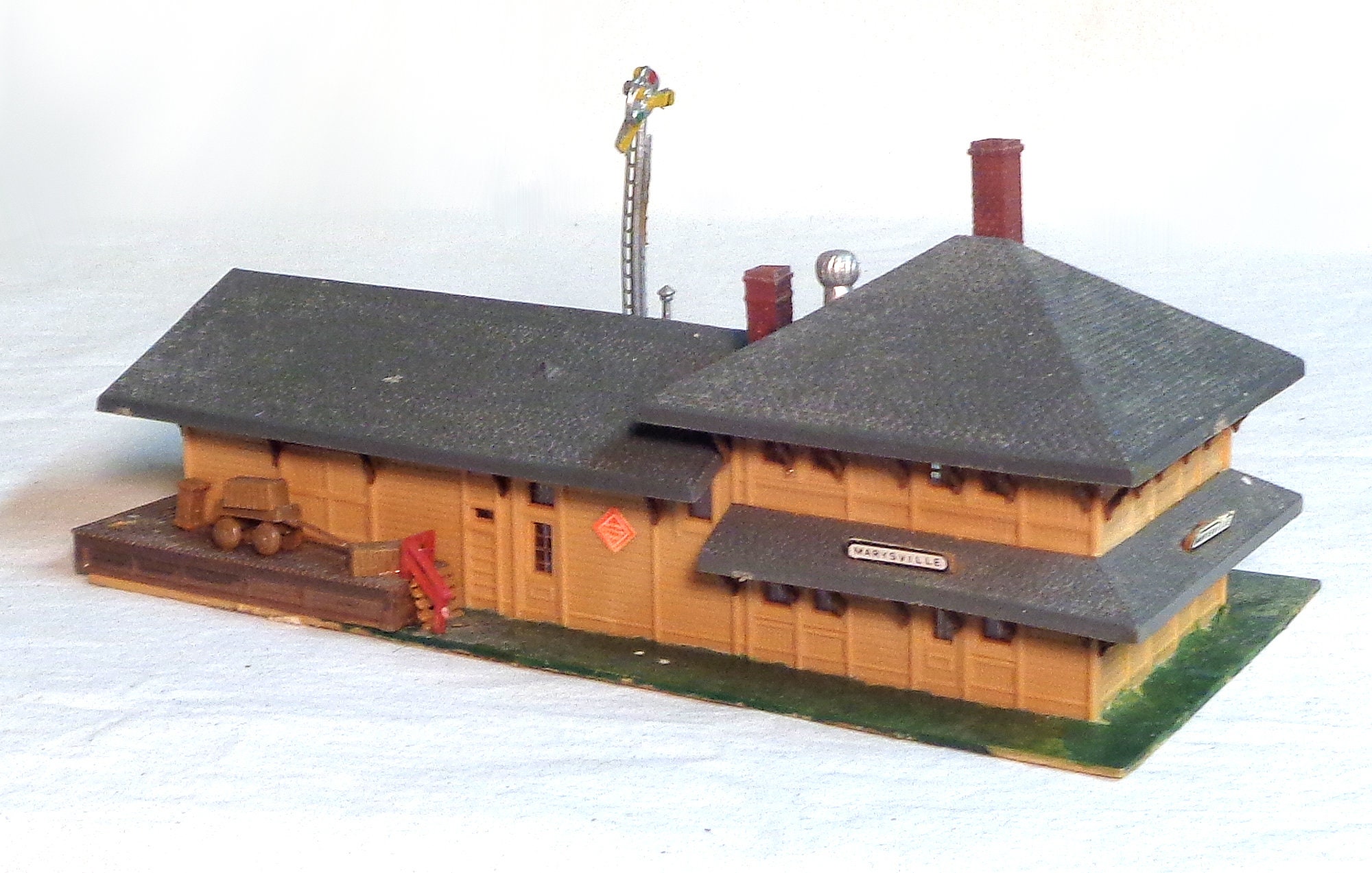 N Scale Trains Built up Building Marysville Freight Station Very Good ...