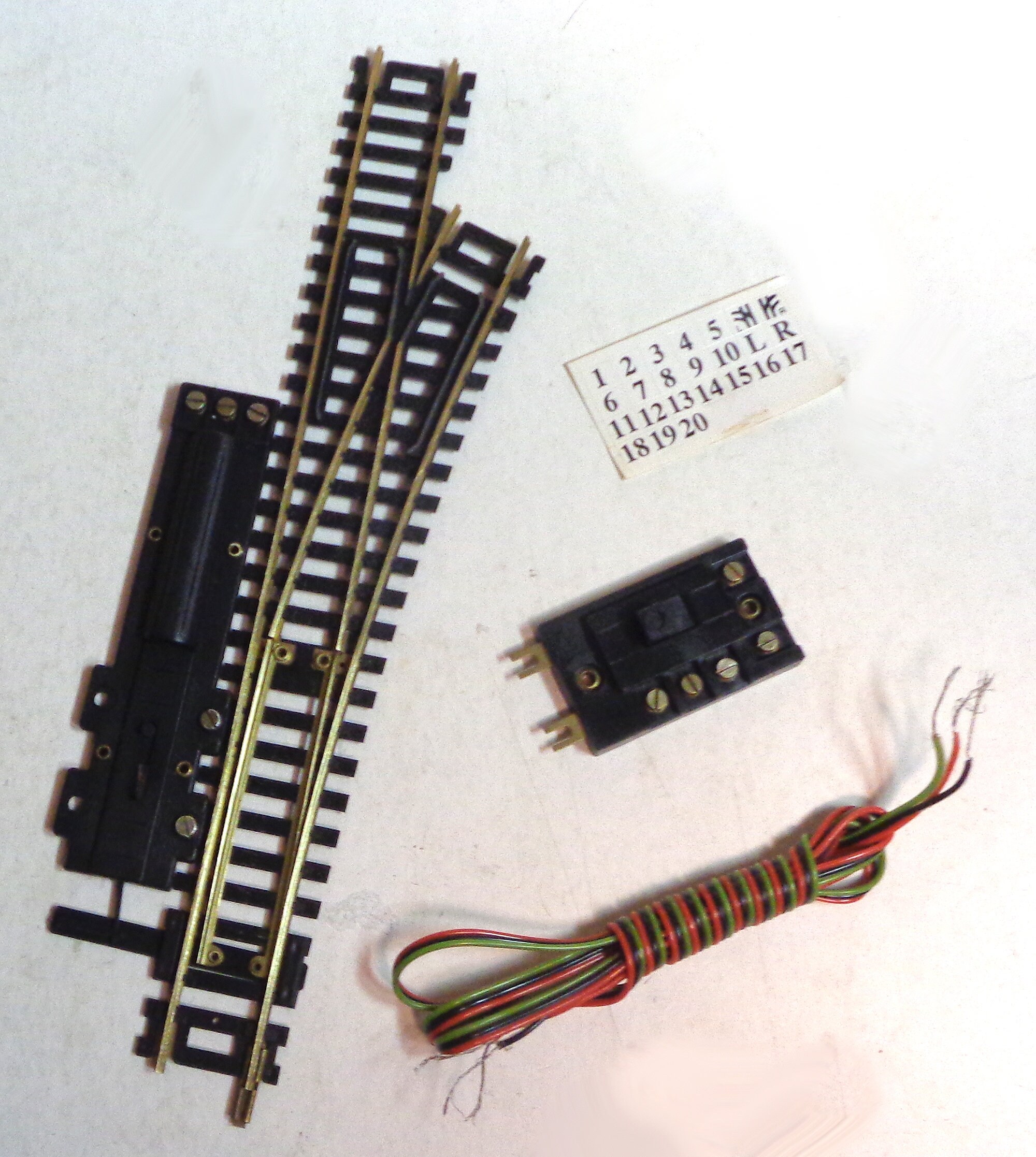 HO Scale LIFELIKE Right Remote Switch Track With Operating Switch ...