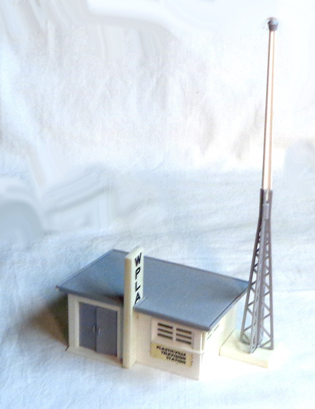 HO Scale Train Building Kit - Plasticville Radio Station - Pre-owned in ...