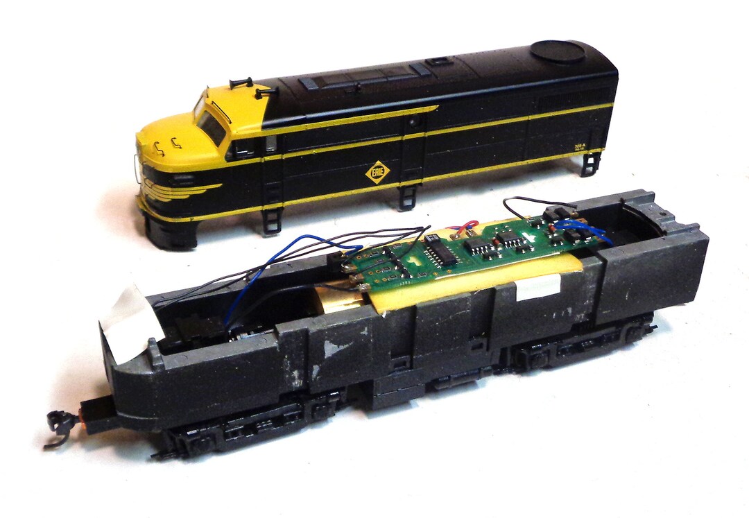 HO Scale Walthers FA1 Diesel Locomotive - "erie" #725A - REV D Dasr ...