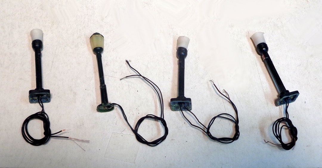 HO Scale Set of 4 Pre-owned Electrical Vintage Style Lamp Posts ...