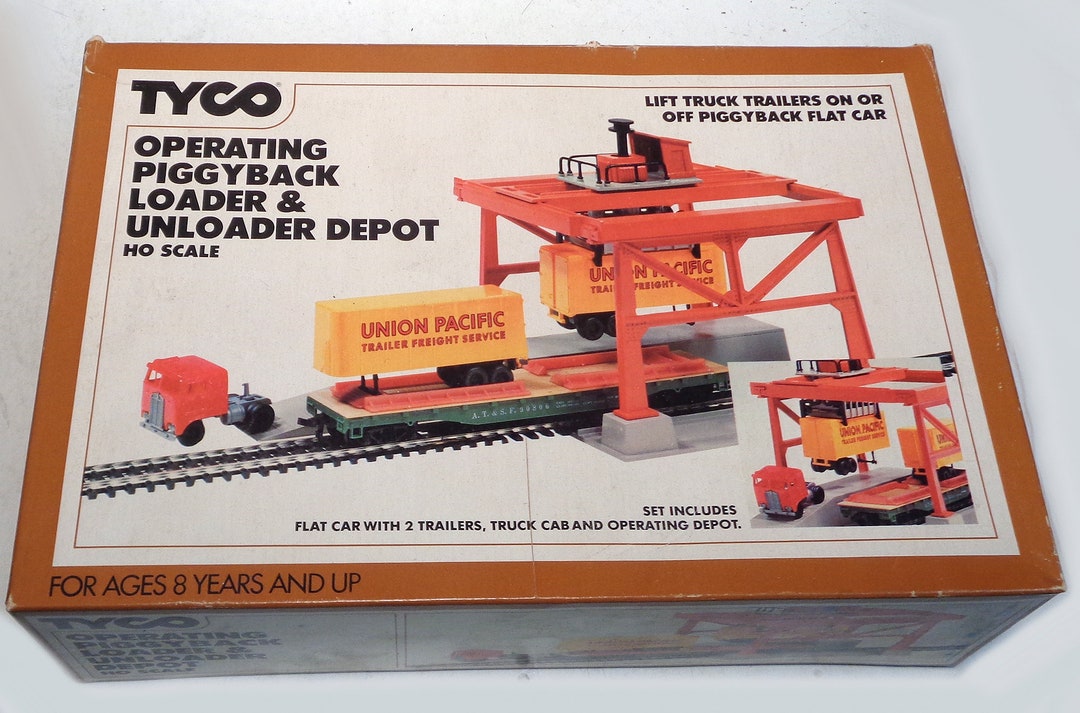 HO Scale Operating Piggy Back Loader & Unloader With Flat Bed, Trailers ...