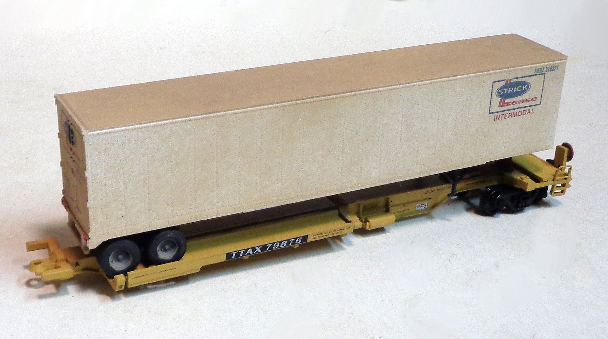 HO Scale ONE Truck Front Runner Spine Car With Trailer Load Strick ...