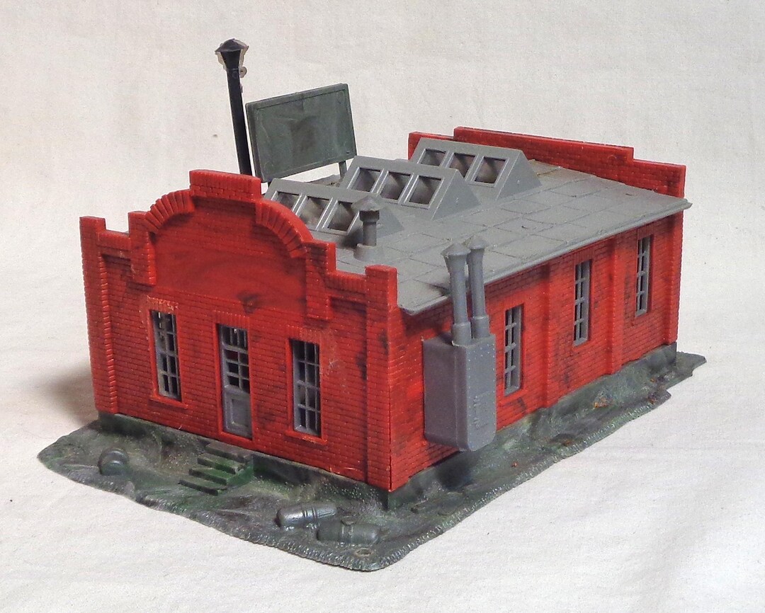 HO Scale Built up Kit - Pre-owned - Factory W/billboard and 3 Skylight ...
