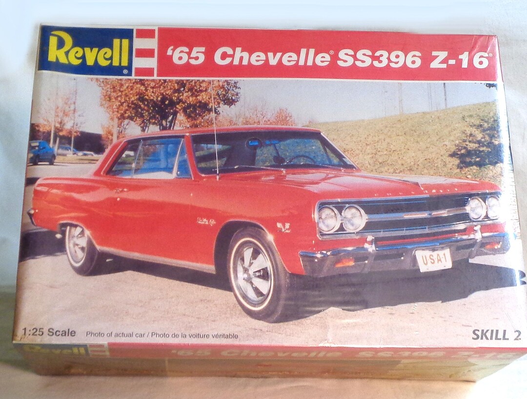 1/25 Scale Revell-1965 Chevy Chevelle SS396 Z-16 Plastic Automobile Car ...