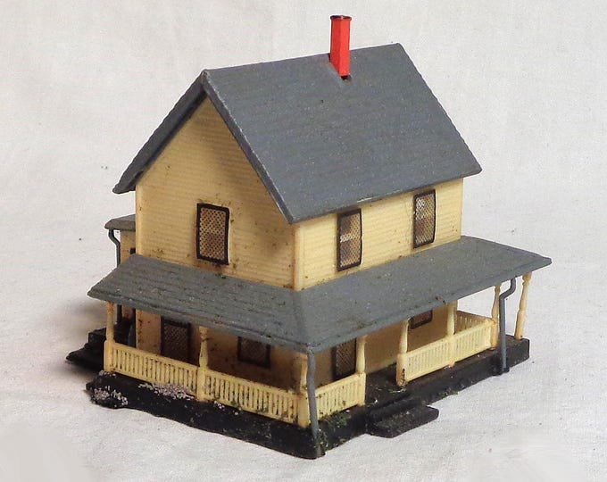 N Scale Trains Built up Building - Farm House - Pre-owned Very Good ...