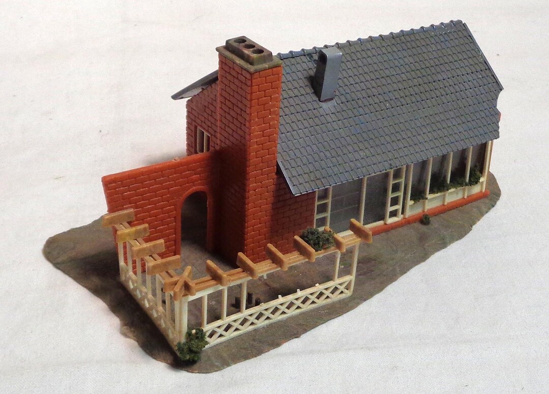 HO Scale Vintage Built up Small Ranch House - Includes Patio With ...