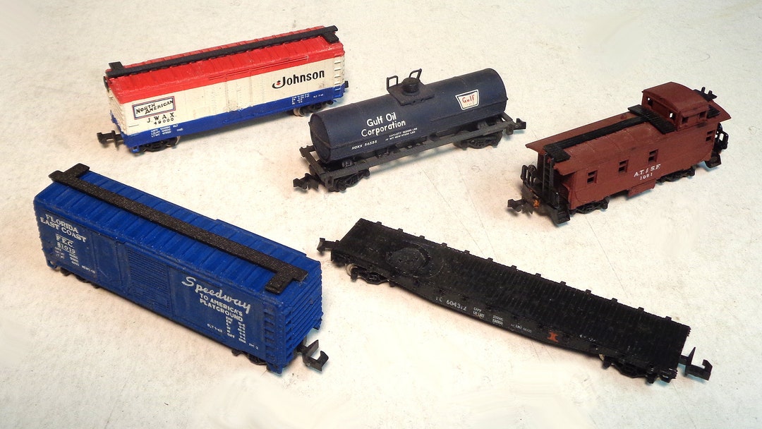 N Scale MISC Lot of FIVE Freight Cars: Caboose 2 Box Cars Tanker Car ...