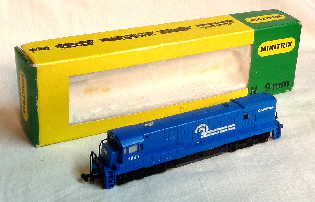 N Scale - Minitrix U28C Diesel Locomotive Engine - "conrail" - Runs ...