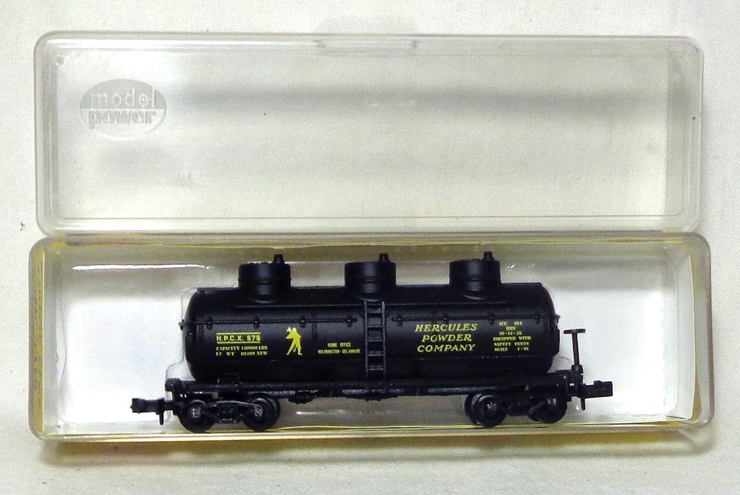 N Scale Model Power 3 Dome Tanker Freight Car "hercules Powder Company ...