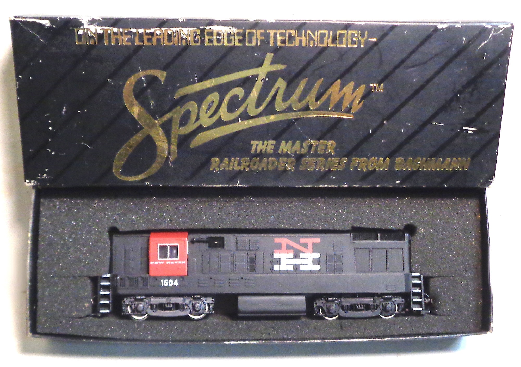 HO Bachmann Spectrum FM H16-44 Baby Trainmaster Powered Diesel Engine ...