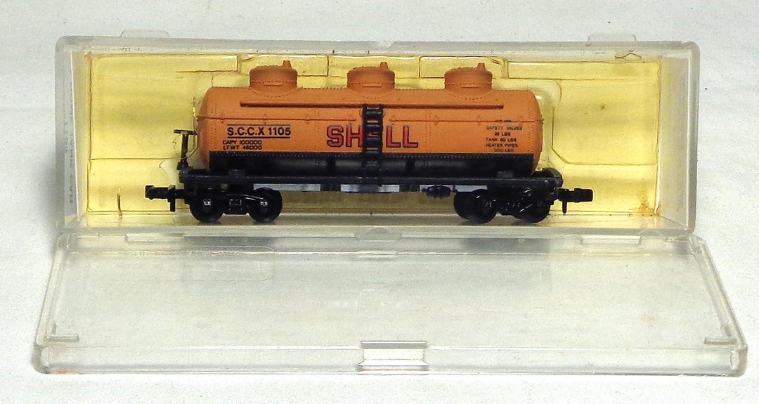 N Scale Lifelike 7764 - 3 Dome Tanker Freight Car "shell" - Mint in ...