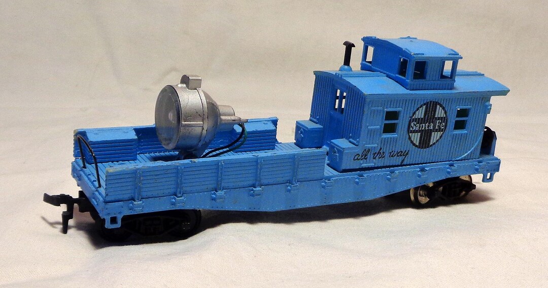 HO Scale Pre-owned Spotlight Car Freight Car - Lifelike- "santa Fe ...