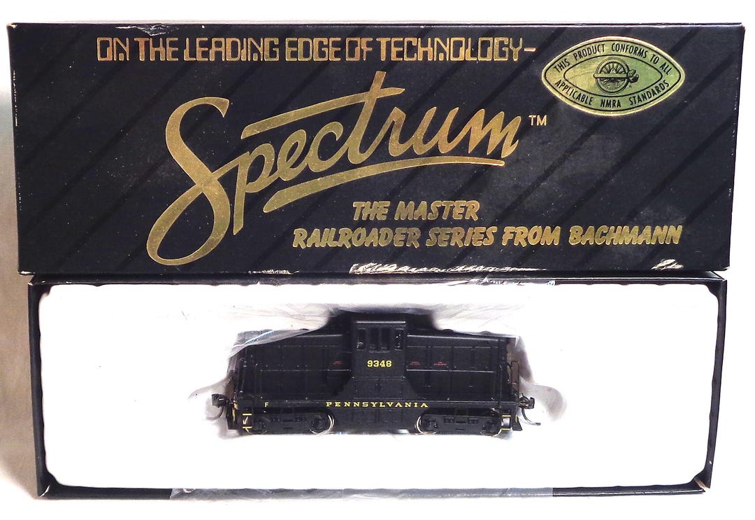 HO Scale Bachmann Spectrum GE 44 Ton Diesel Switcher Locomotive Engine ...