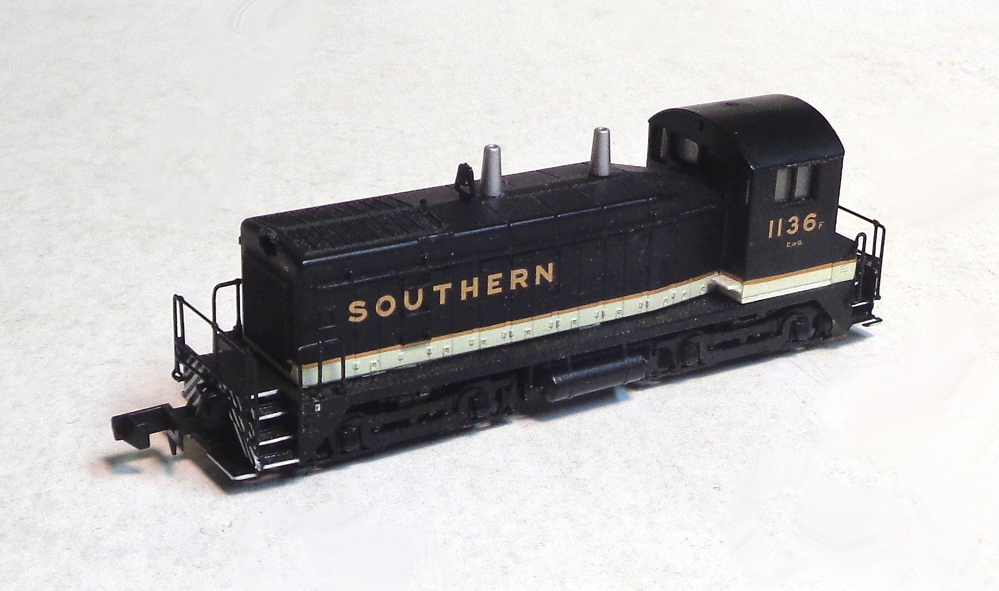 N Scale Lifelike SW-1200 Locomotive Engine southern Good Power but ...
