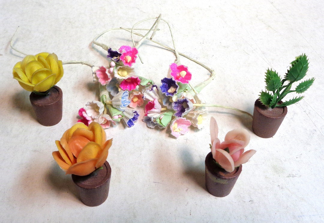 Misc Lot of Miniature Flowers and Flower Pots for Dollhouse Application ...