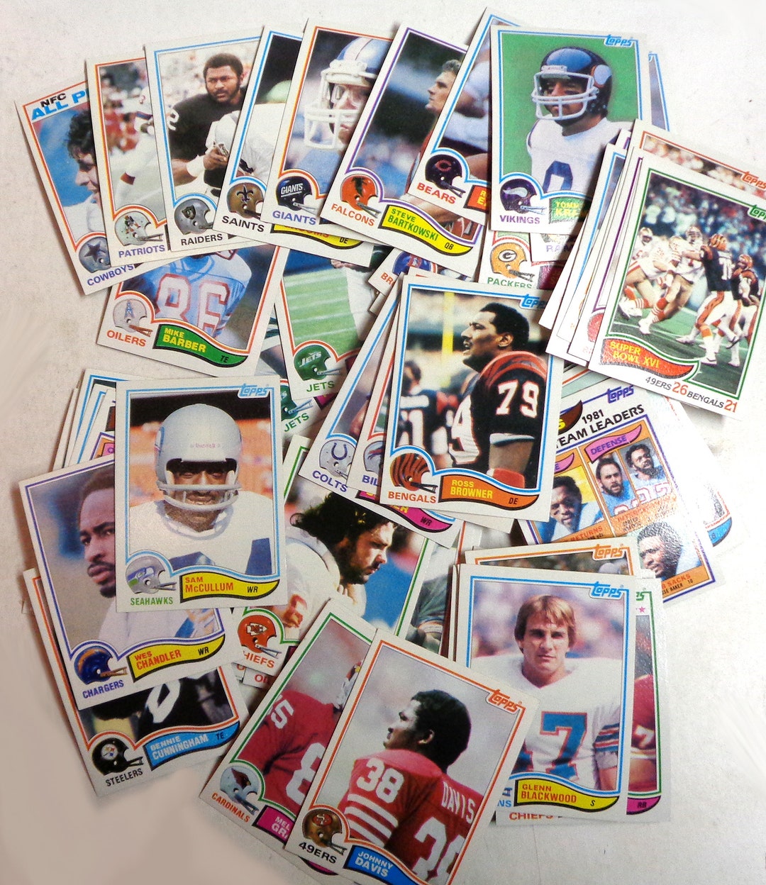 100 Count Lot of 1982 Topps Football Card Commons - Near Mint to Mint ...
