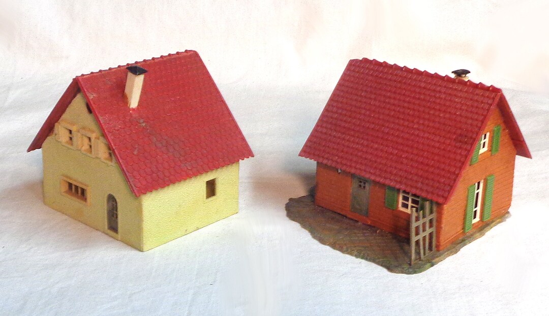 HO Scale Train Built up Building Kits - TWO Small Houses - Pre-owned in ...