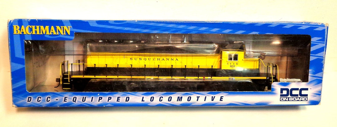 HO Scale Bachmann DCC Equipped Locomotive - EMD SD40-2 "susquehanna" #3018 - Powered Diesel ...