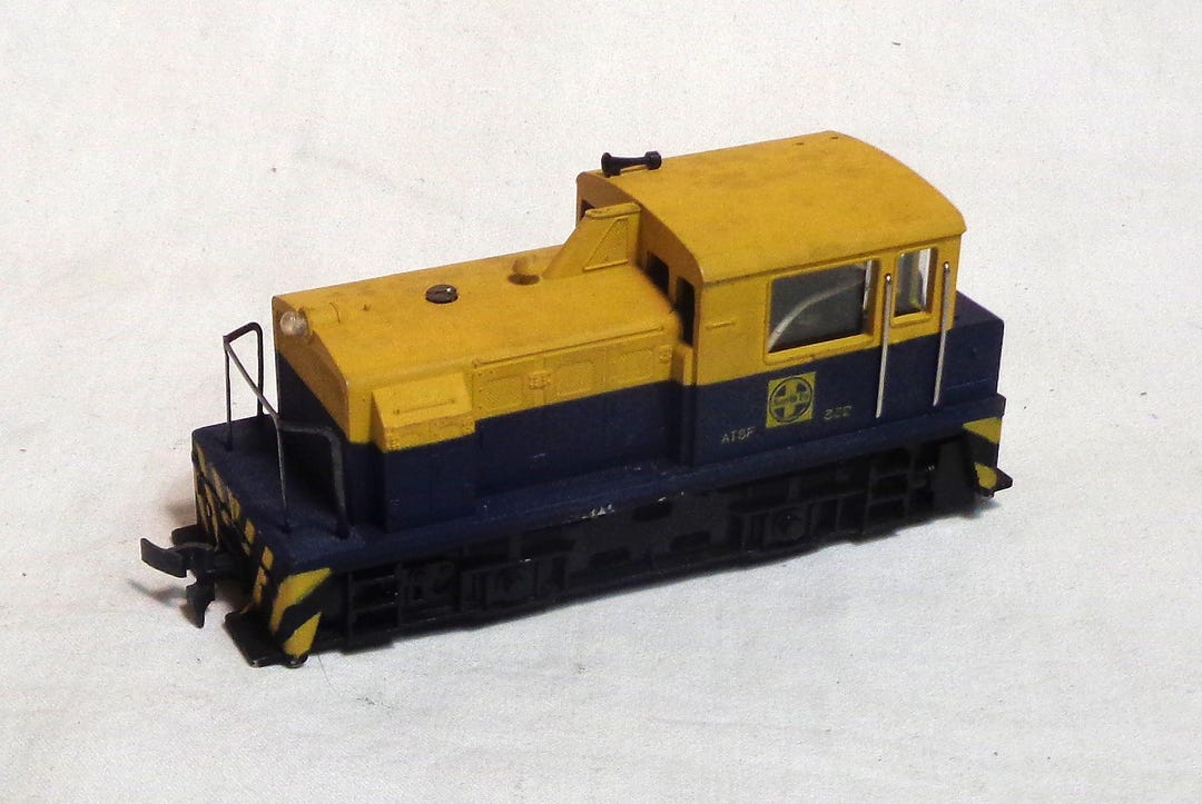 HO Scale AHM - Plymouth Yard Diesel - "santa Fe" #332 Locomotive - Runs ...