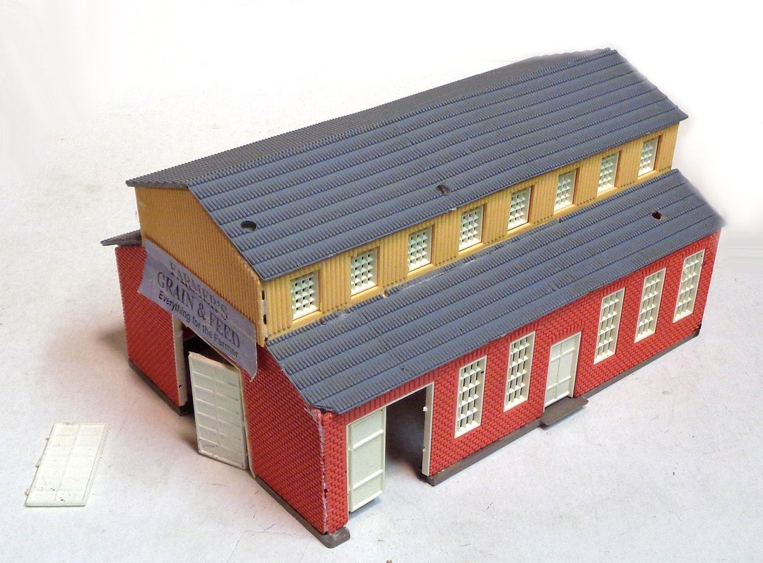 HO Scale Train Built up Building Kit - Farmers Grain & Feed Building ...