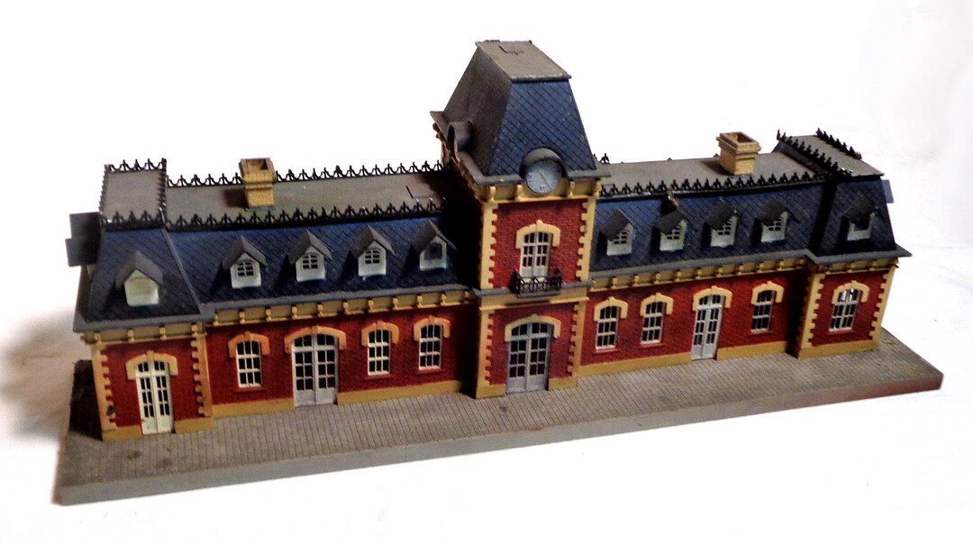 HO Scale Built up Kit-pre-owned LARGE City Passenger Station / Town ...