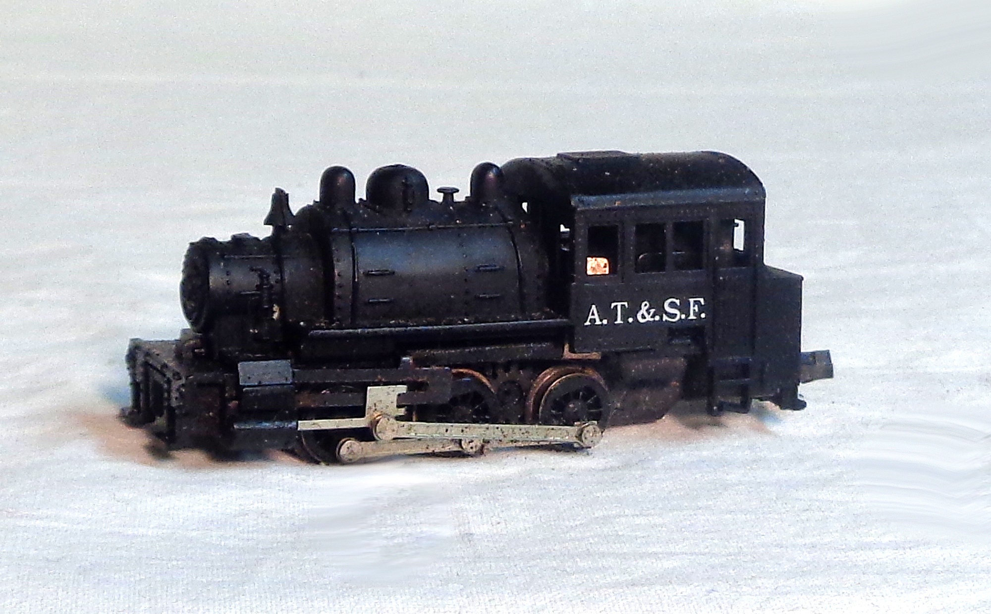 N Scale Atlas 0-6-0 Steam Loco Engine santa Fe Runs Fair but Sticks on Track Needs Repair. No ...