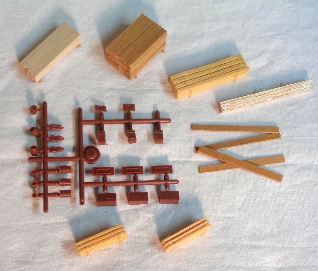 HO Scale Accessories - Wood; Lumber; Sacks; Boxes and Barrels - Approx ...