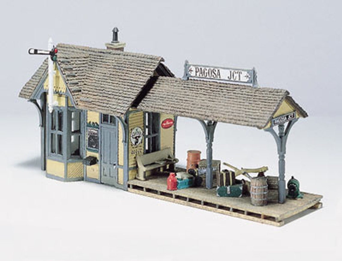 HO Scale FLAG DEPOT Train Metal Building Kit by Woodland - Etsy