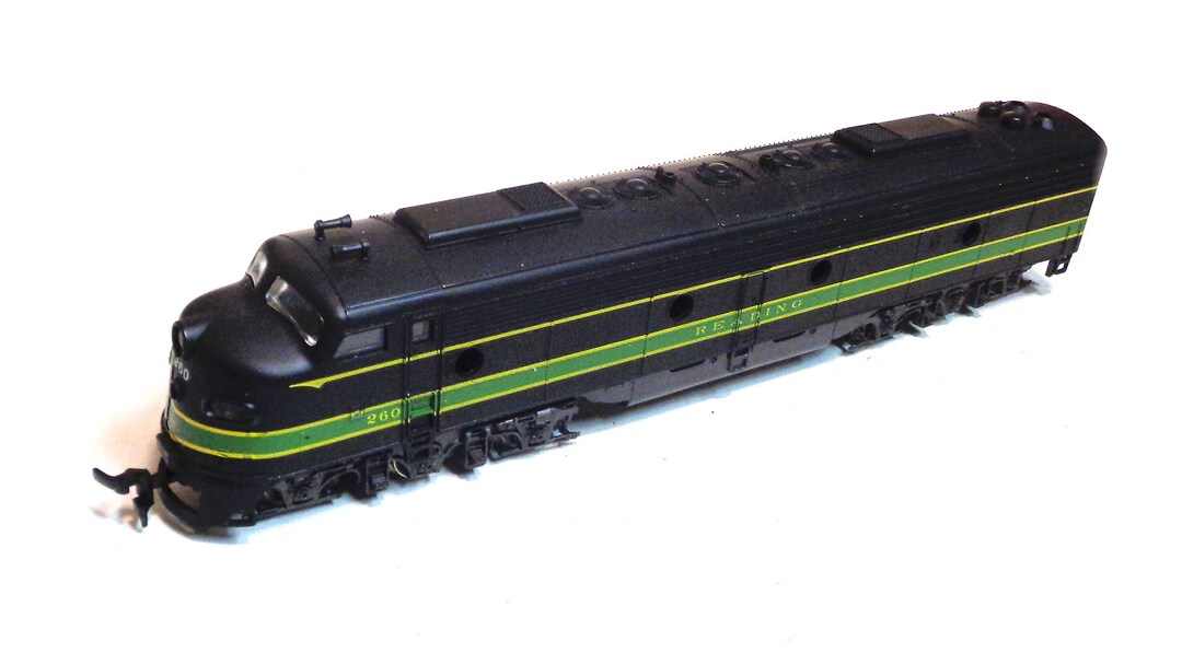 HO Scale Rivarossi E8 Non-powered Diesel Locomotive - "reading" #260 ...
