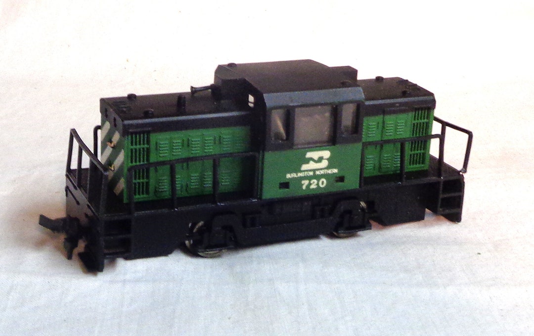HO Scale AHM Center Cab Yard Diesel Locomotive Engine burlington ...