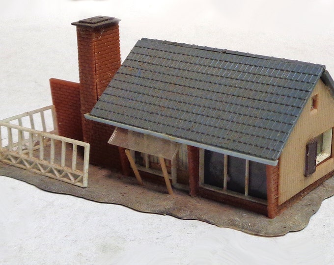 N Scale Built up Kit - Small House W/simulated Glass Awning - Well ...
