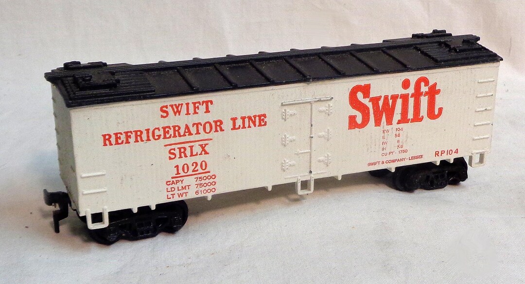 HO Scale Pre-owned - Lifelike "swift" Refrigerated Box Freight Train ...