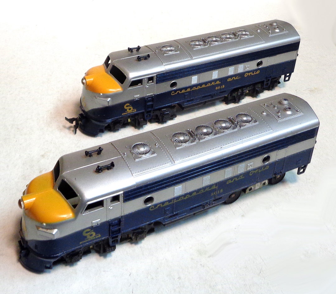 HO Mantua - F9a(powered) & F9b(dummy) Diesel Engines "chespeake and Ohio" A Unit Missing Rear ...